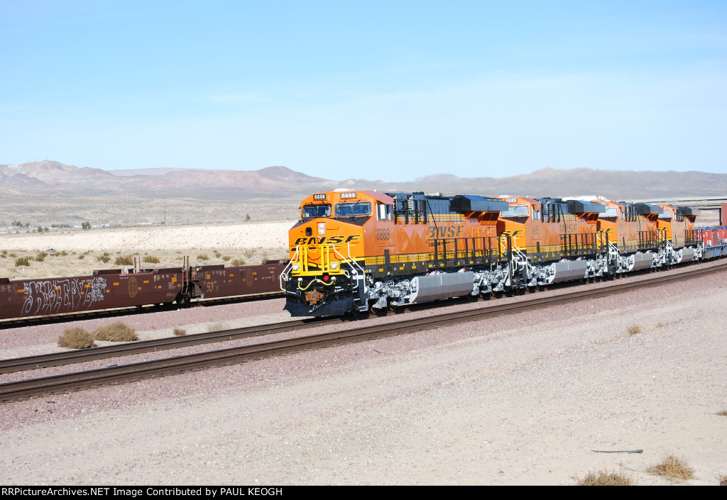 Four of the Newest C4's Lead the S LPC-LAC as they head west on their First Revenue Run out of ...